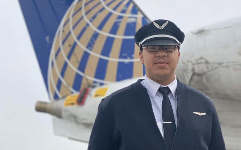 Baru Berusia 23 Tahun, Malik Sinegal Raih Sertifikat Pilot Boeing 777 Baru Berusia 23 Tahun, Malik Sinegal Raih Sertifikat Pilot Boeing 777