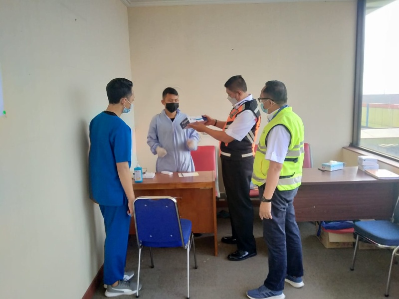 EGM Bandara Halim Pastikan Stok Alat Rapid Test Antigen Baru dan ... EGM Bandara Halim Pastikan Stok Alat Rapid Test Antigen Baru dan ...