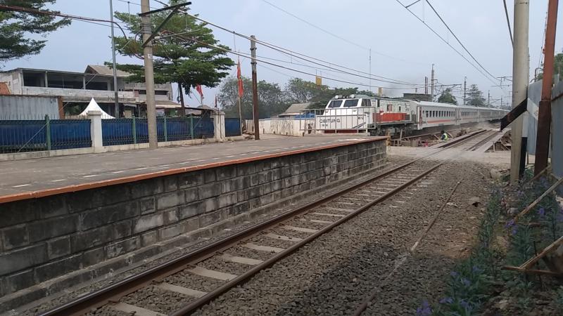 Hari Pertama PPKM Level 3, Penumpang KRL di Stasiun Cibitung masih Sepi Hari Pertama PPKM Level 3, Penumpang KRL di Stasiun Cibitung masih Sepi
