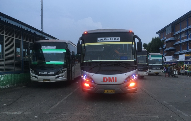 Mendekati Libur Tahun Baru, Bus Sinar Jaya Berbagai Rute Ramai ... Mendekati Libur Tahun Baru, Bus Sinar Jaya Berbagai Rute Ramai ...