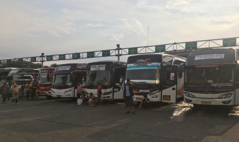 Masuki Libur Akhir Pekan, Terminal Bekasi Tak Ramai Penumpang Bus Antarkota Masuki Libur Akhir Pekan, Terminal Bekasi Tak Ramai Penumpang Bus Antarkota
