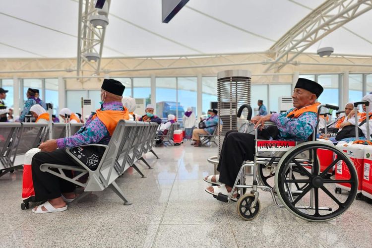 Jemaah Haji Lansia Bisa Sewa Kursi Roda dan Skuter untuk Tawaf dan Sa`i ... Jemaah Haji Lansia Bisa Sewa Kursi Roda dan Skuter untuk Tawaf dan Sa`i ...